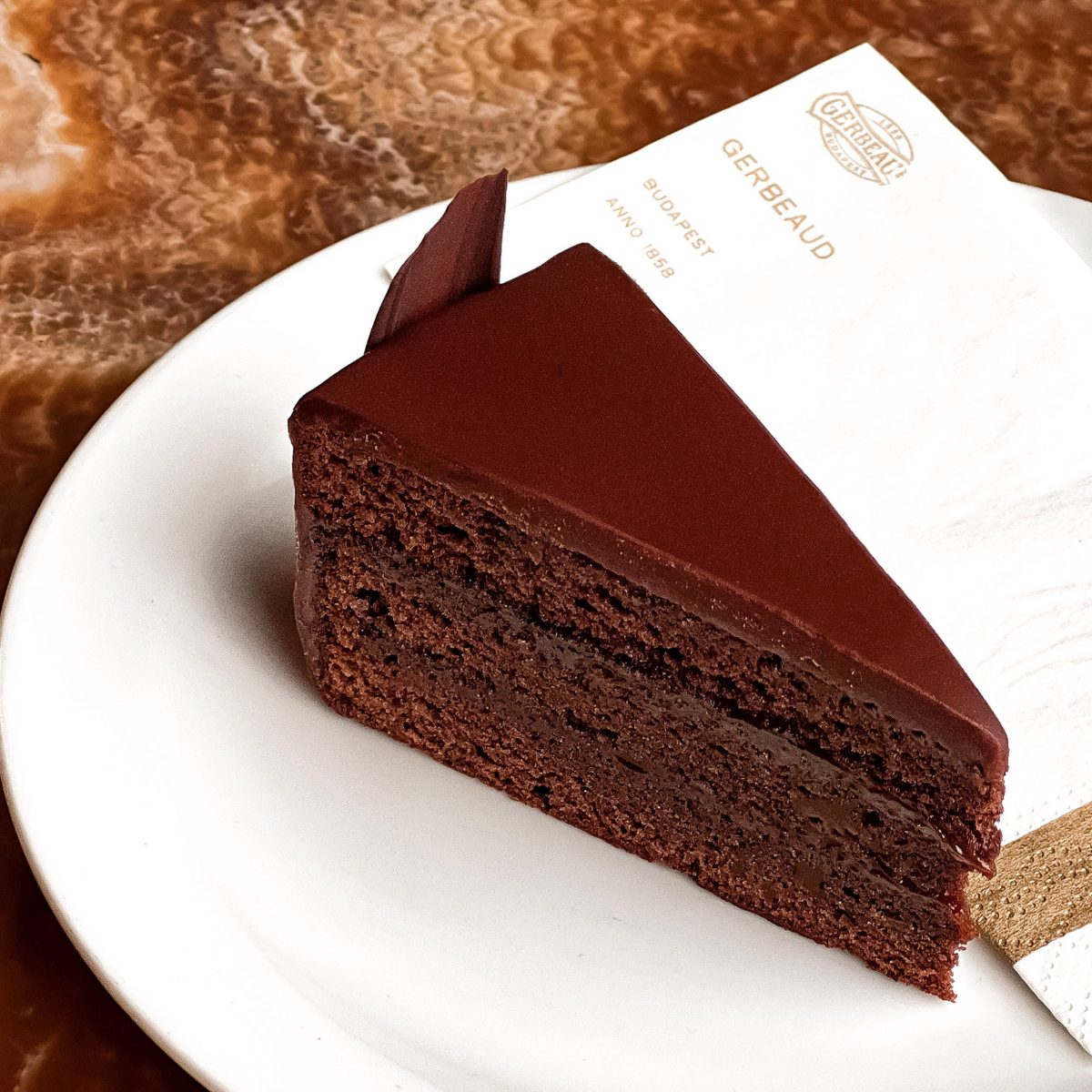 Sacher cake slice – Gerbeaud webshop